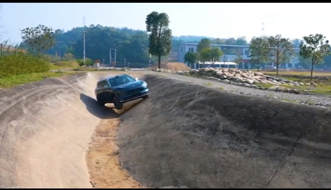 M9城市SUV也能玩硬派越野_赛力斯(601127)股吧_东方财富网股吧