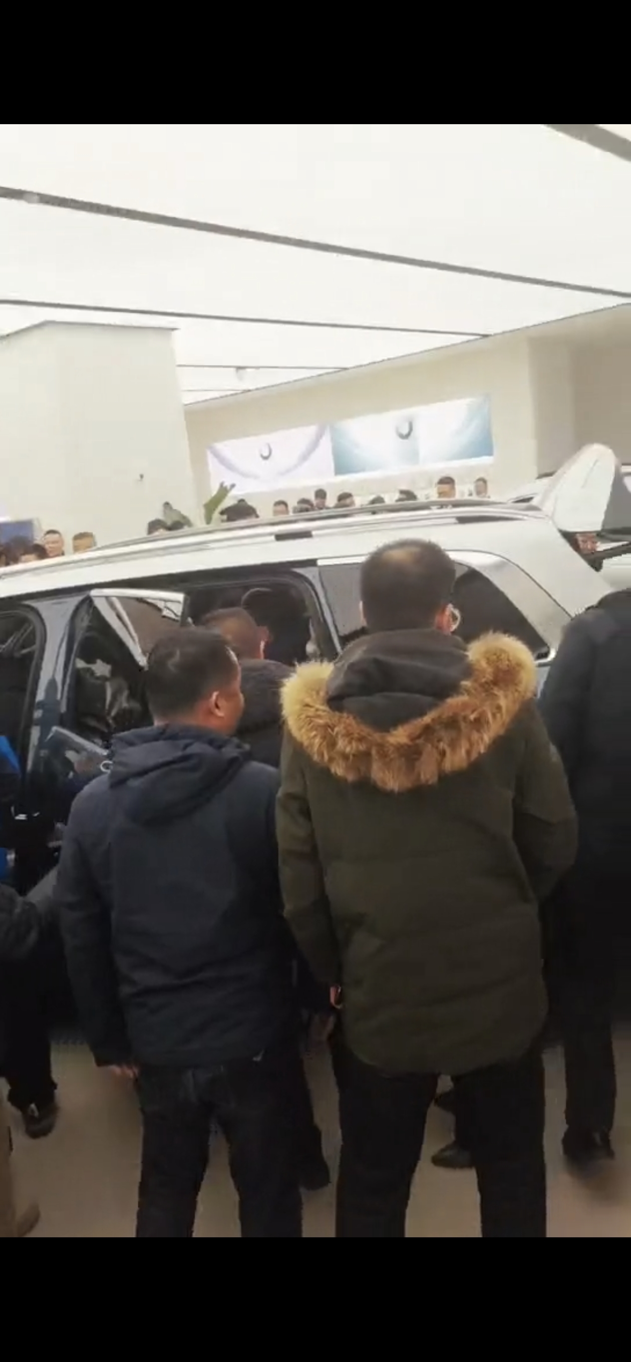 看问界M9人山人海_赛力斯(601127)股吧_东方财富网股吧