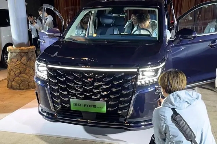江淮瑞风MPV这款RF8,虽然有点绕口，我还是多了些许期待，GL8的设计团队，侧_财富号_东方财富网