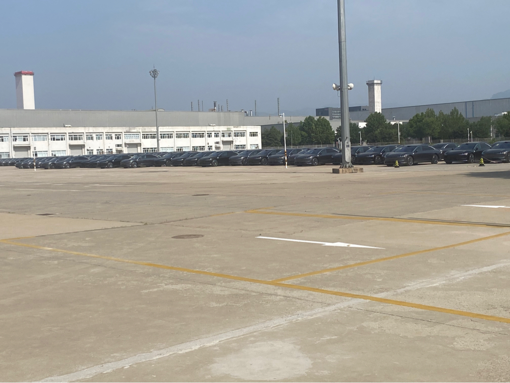 享界S9大批量现车，昨天天气不太好，照片不太清楚，今天天气好，照片更清楚。离发布_北汽蓝谷(600733)股吧_东方财富网股吧