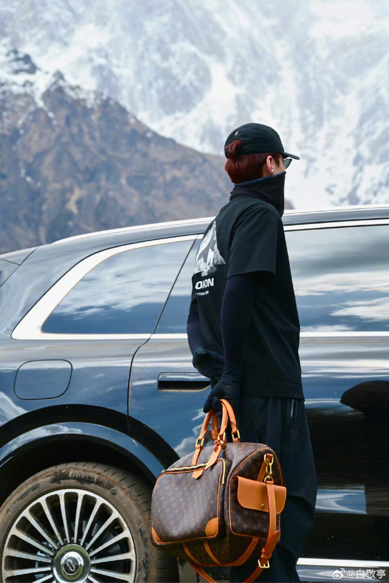 白敬亭川西旅游开的M8，人帅车也帅_赛力斯(601127)股吧_东方财富网股吧