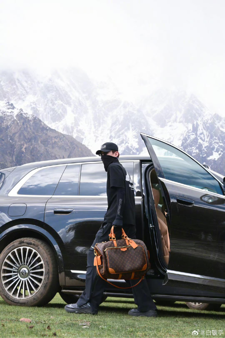 白敬亭川西旅游开的M8，人帅车也帅_赛力斯(601127)股吧_东方财富网股吧