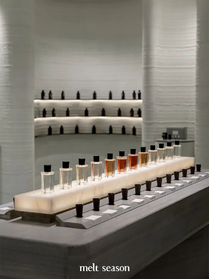 雅诗兰黛再出手，首投中国香水品牌「melt season」_财富号_东方财富网