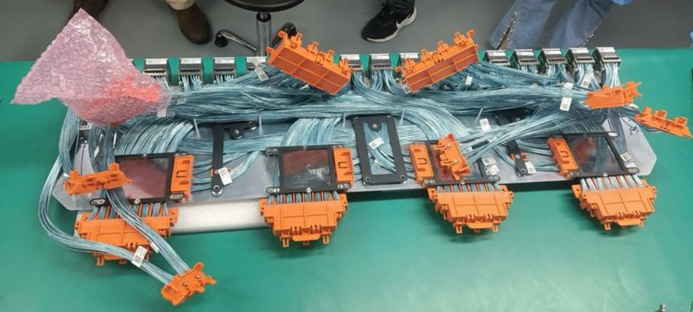 【科普】英伟达GB200的铜高速互联，对光模块是不是利空？_财富号_东方财富网