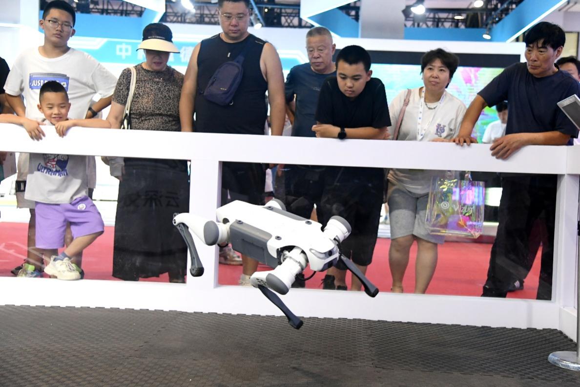 云深处人形机器人首次亮相世界机器人大会 机器狗增添新技能_财富号_东方财富网
