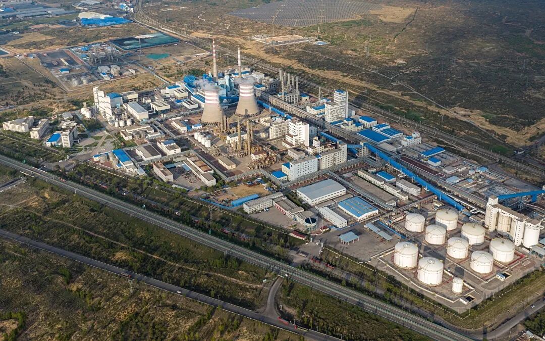 “AI+化工”迎来突破！山东能源集团自主研发国内首台套化工AI优化模型上线运行！_财富号_东方财富网