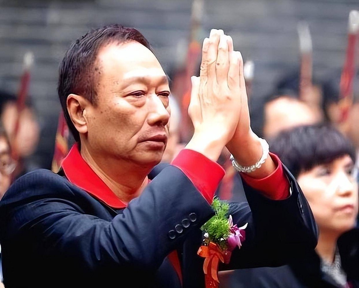 300亿买张回头票：郭台铭带着46台光刻机回来了，这次没敢提“赏饭吃”_财富号评论(cfhpl)股吧_东方财富网股吧