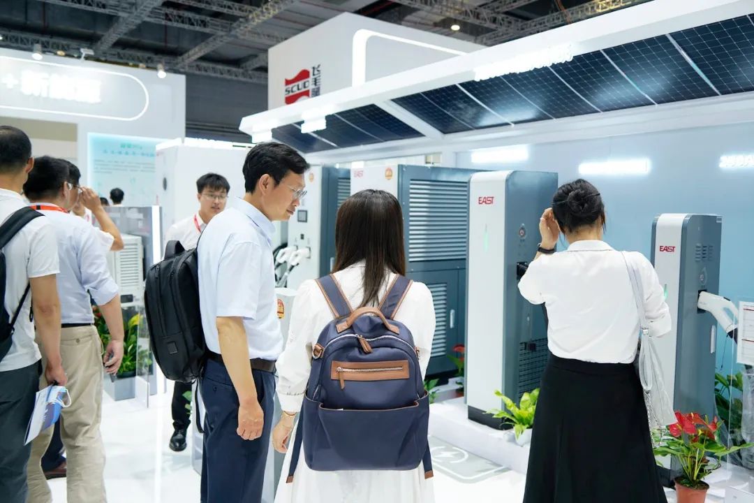 SNEC 2025闪耀启幕！易事特“风光储充钠全域矩阵+三大战略新品”引爆首日热潮_财富号_东方财富网